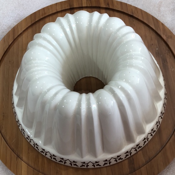 Paula Dean | Dining | Paula Dean Vintage Ceramic Bundt Cake Jello Mold ...